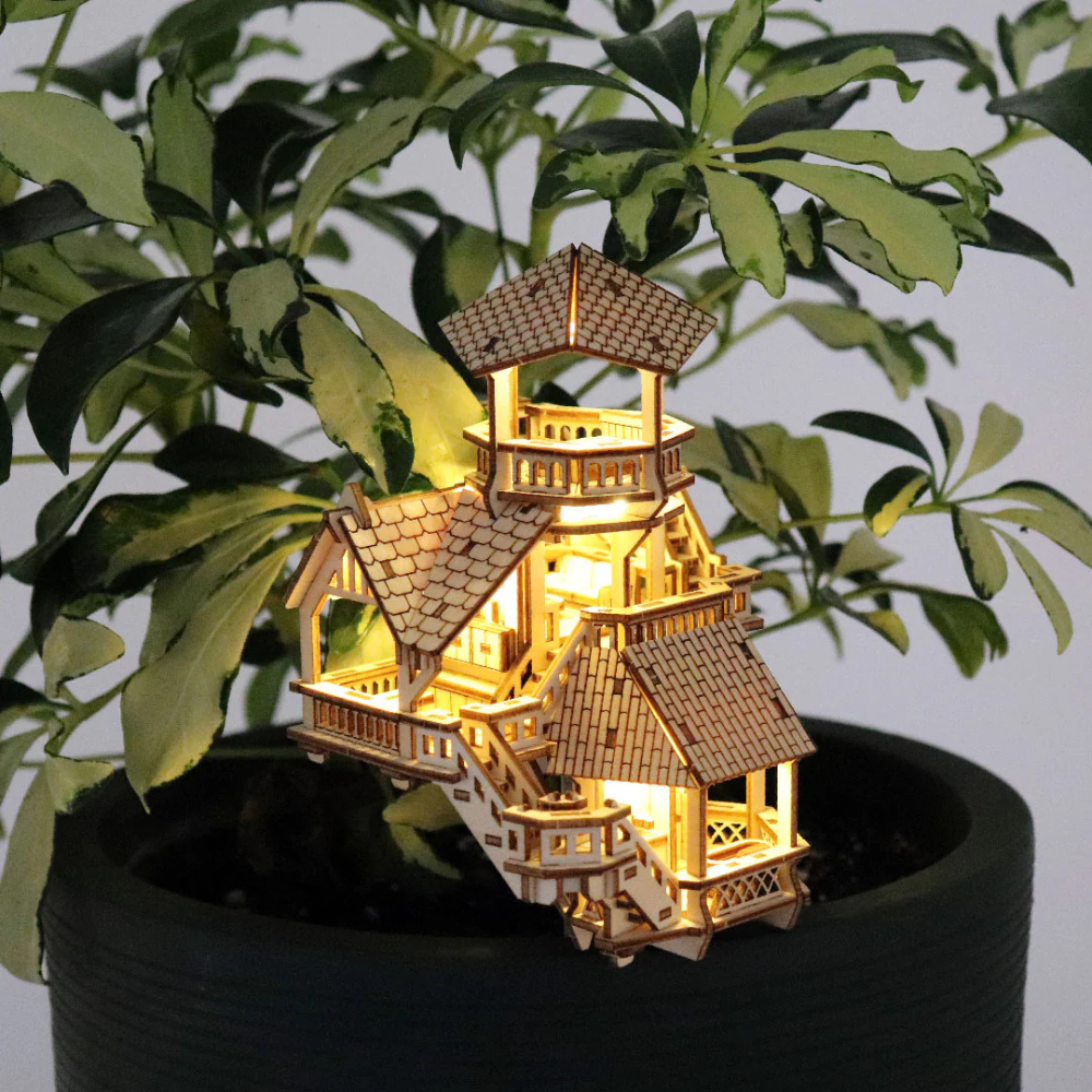 TINY TREEHOUSES DIY Model Kit - Forest Cottage