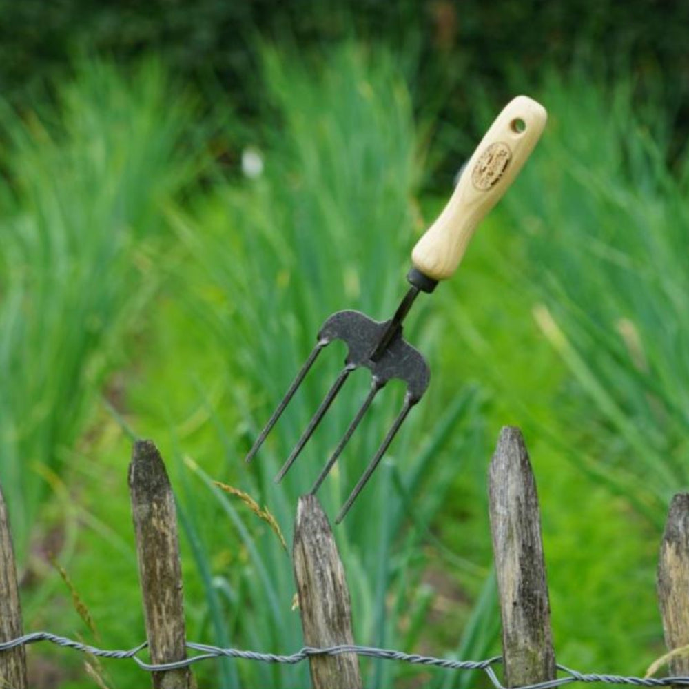 DEWIT Hand Fork Turned Twisted Teeth Ash Handle 140mm