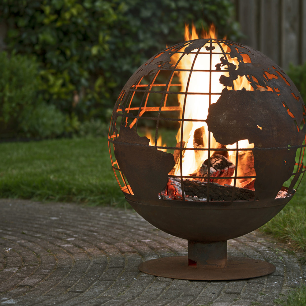 ESSCHERT DESIGN Fire Ball Pre-Rusted Laser Cut - Globe **Limited Stock